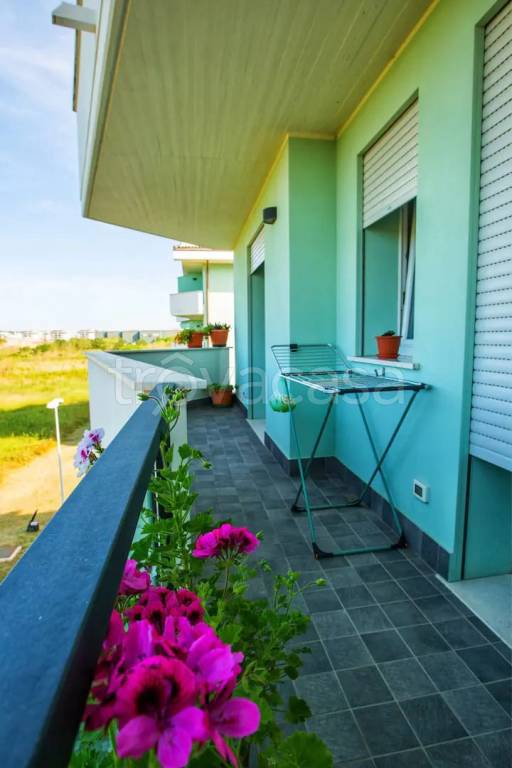 Appartamento in vendita a Città Sant'Angelo viale Torre Costiera, 9