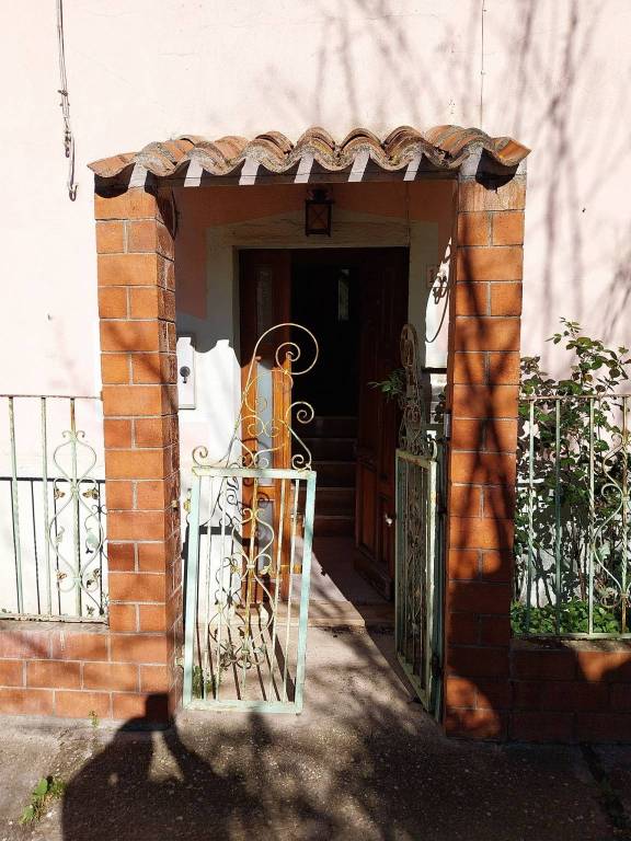 Intero Stabile in in vendita da privato a Gairo via Imperatore Adriano, 13