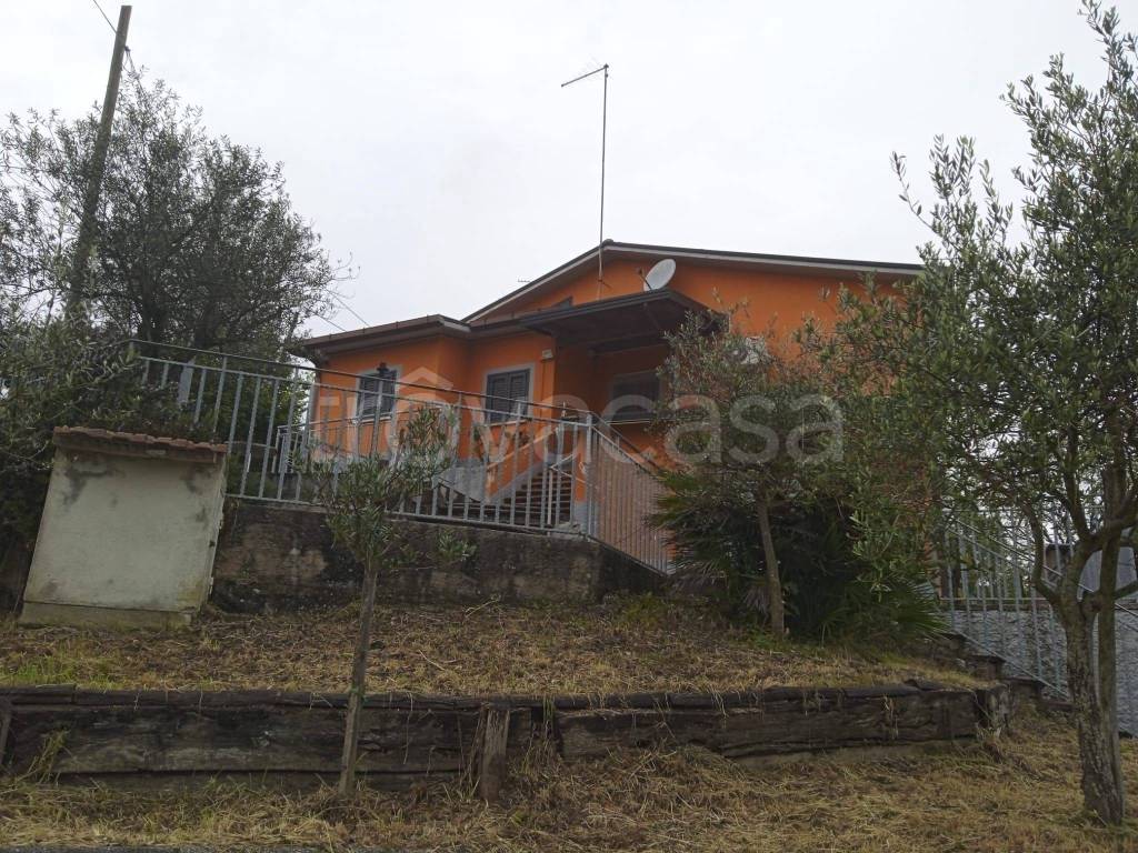 Villa in in vendita da privato a Sant'Angelo dei Lombardi contrada Montanaldo, 24