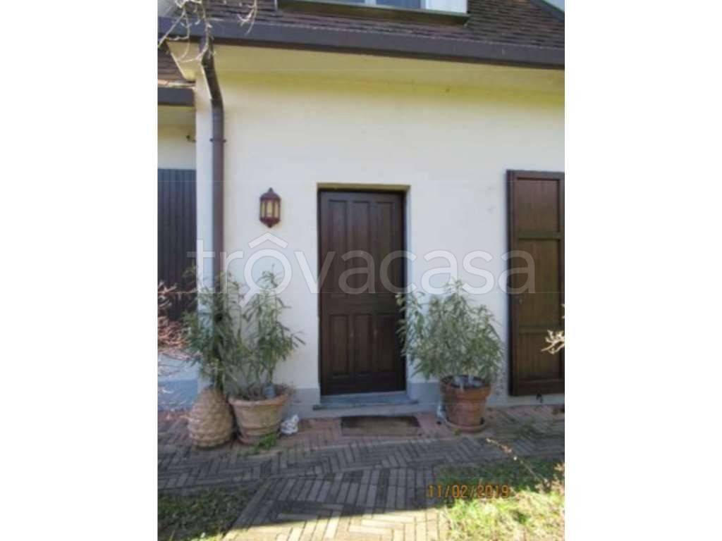 Villa Bifamiliare all'asta a Dorno via Teresio Olivelli, 38