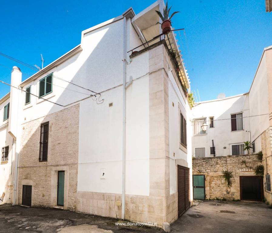Casa Indipendente in vendita ad Acquaviva delle Fonti via Pozzo Monopoli, 30
