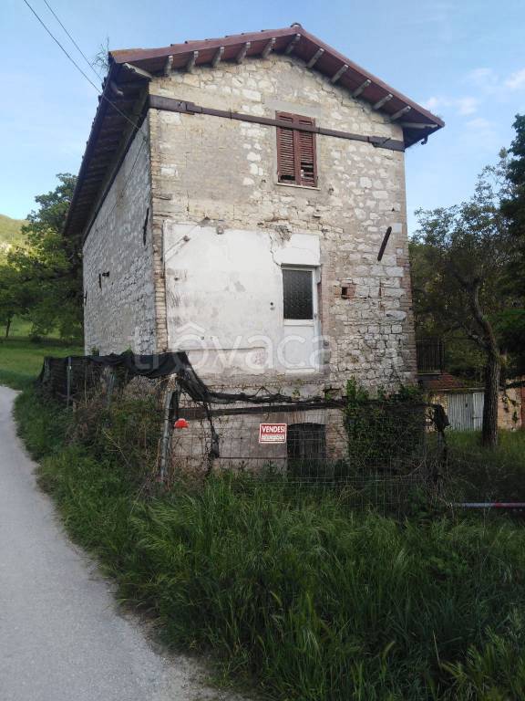 Rustico in in vendita da privato a Nocera Umbra via Fano
