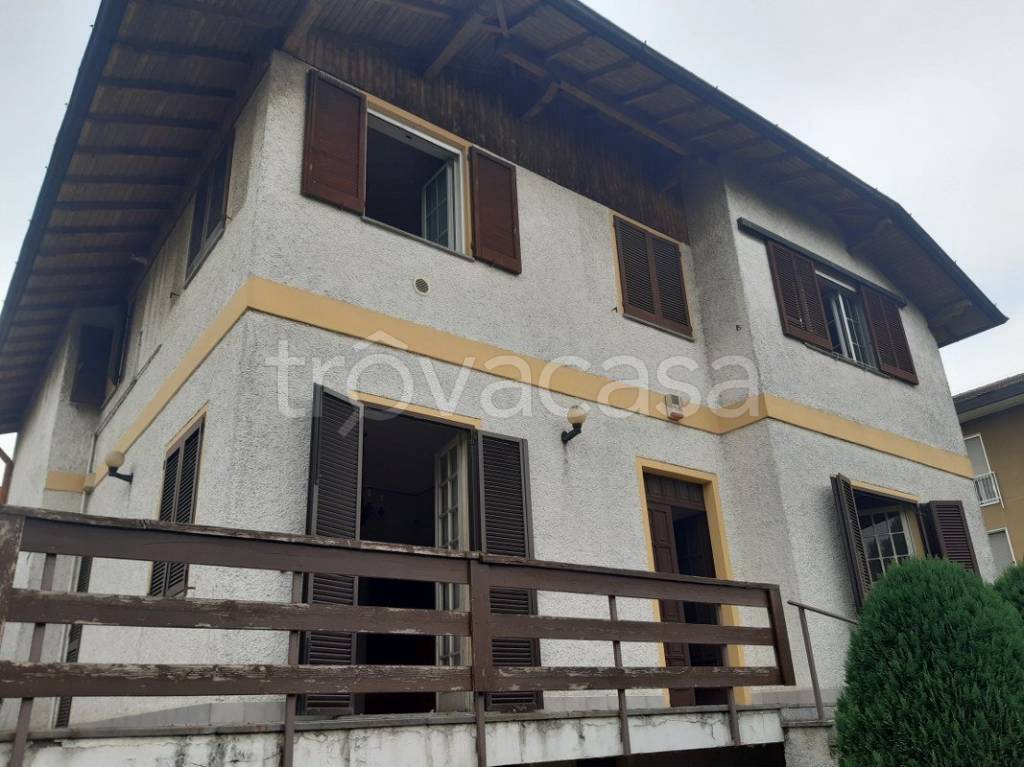 Villa Bifamiliare all'asta a Magenta via Edmondo De Amicis, 40