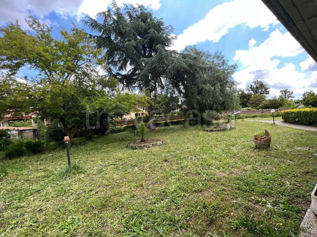 Villa in vendita ad Anguillara Sabazia via Ponte Valle Trave