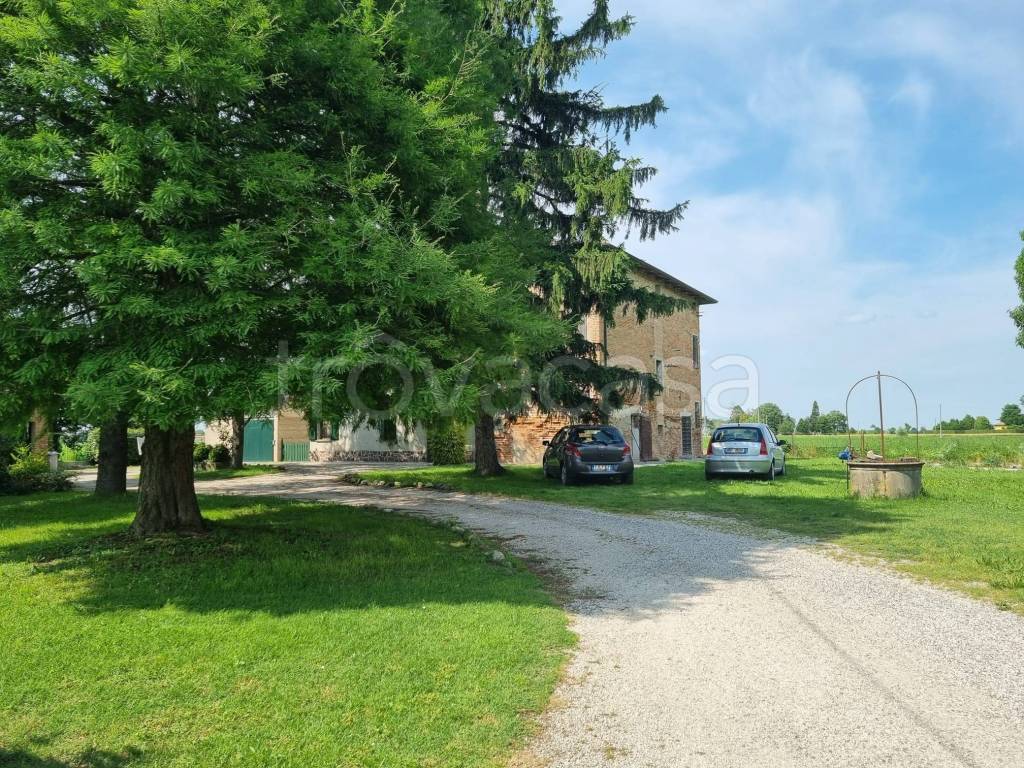 Rustico in vendita a Cento via Finalese, 38