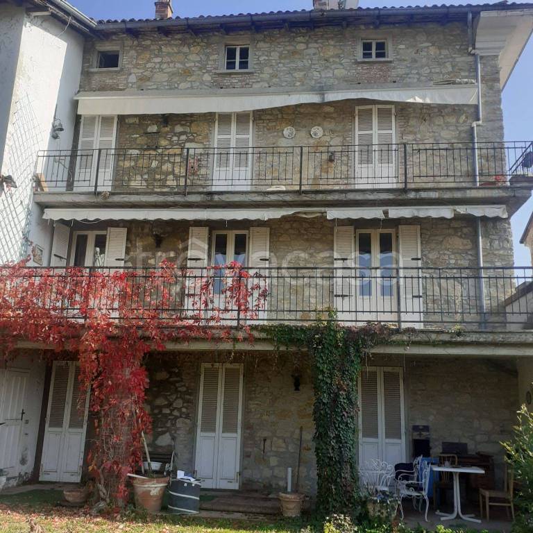 Casa Indipendente in in vendita da privato ad Alta Val Tidone piazza a. Zambarbieri, 1
