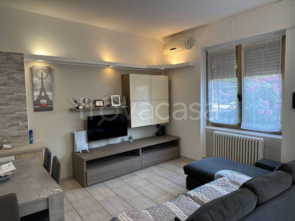 Appartamento in vendita a Carate Brianza via Alessandro Volta, 36