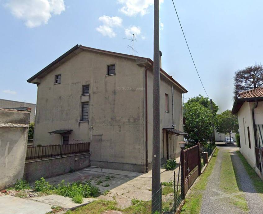 Villa Bifamiliare all'asta a Mariano Comense via Luigi Fumagalli, 23