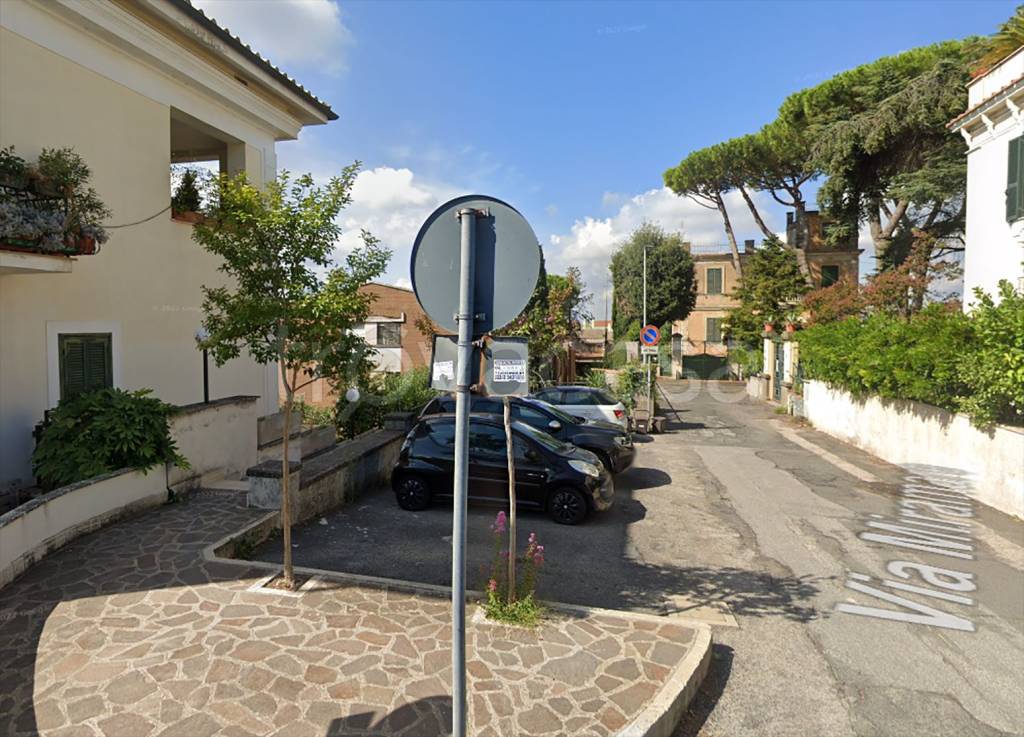 Villa a Schiera all'asta ad Albano Laziale via Miramare, 13