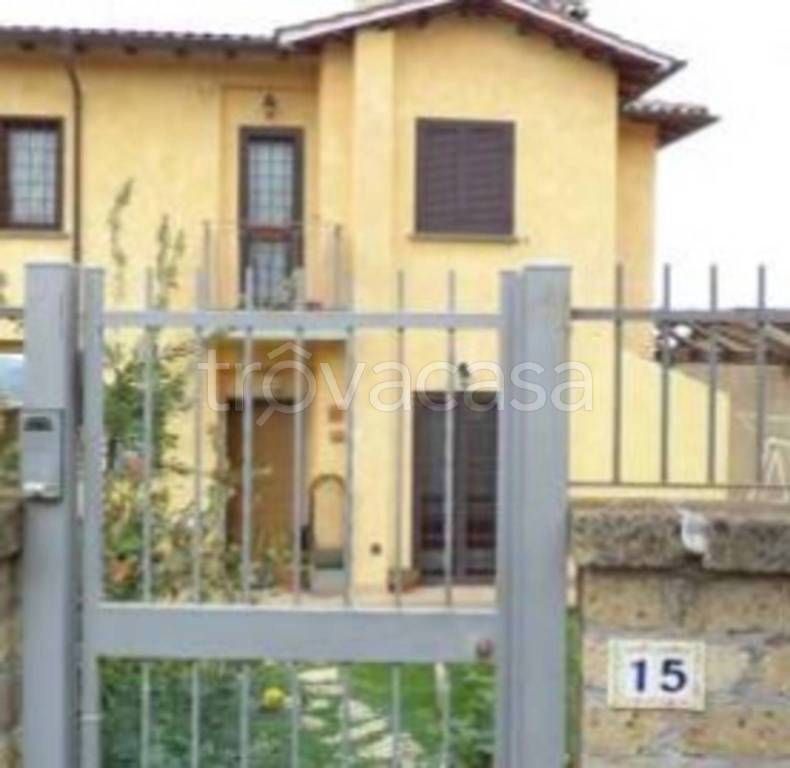 Villa a Schiera all'asta a Sutri viale della Stazione