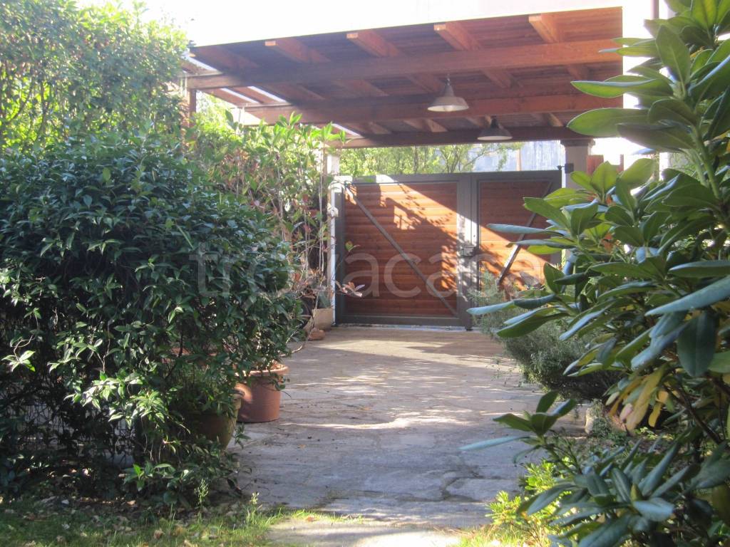 Villa Bifamiliare in vendita a Busto Arsizio via del Gerbone