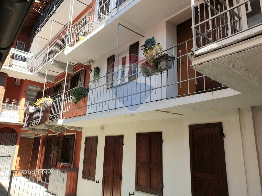 Appartamento in vendita ad Arona piazza Principale, 6