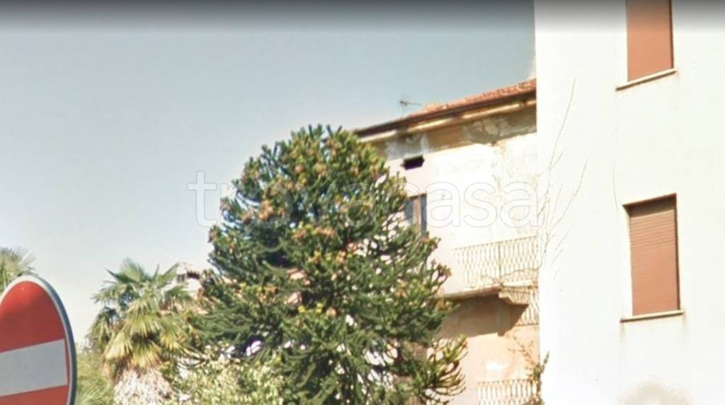 Villa all'asta a Galbiate piazza Cesare Battisti, 3