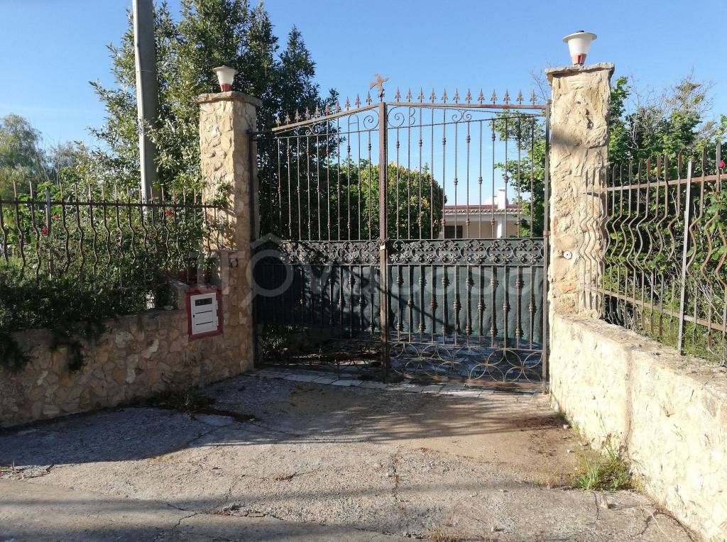 Villa in in vendita da privato a Pietraperzia strada Vicinale Magazzinazzo