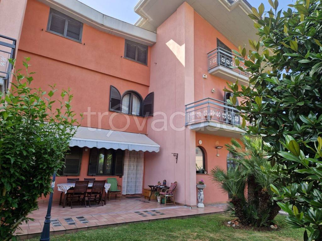 Villa Bifamiliare in in vendita da privato ad Aiello del Sabato contrada Valle Sant'Andrea, 9