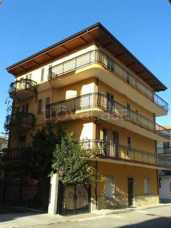 Appartamento in in vendita da privato a Melissa via Gattatico, 9