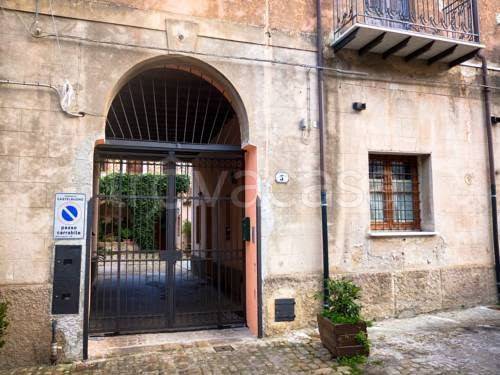 Appartamento in in vendita da privato a Castelbuono piazza Tenente Schicchi, 3