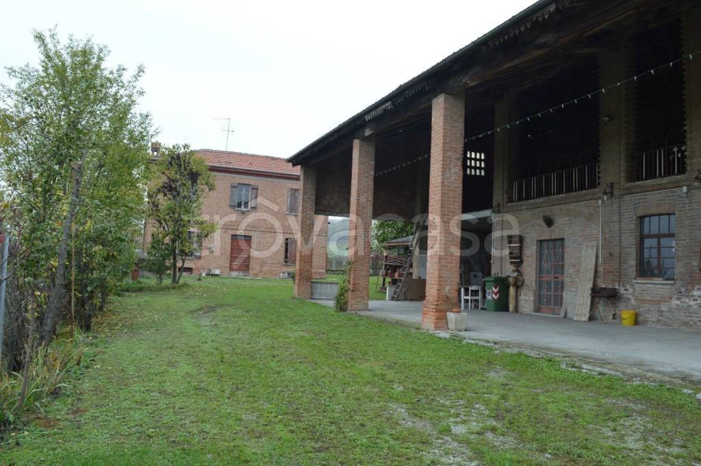 Cascina in in vendita da privato a Tortona strada Vicinale Montecarlo, 8