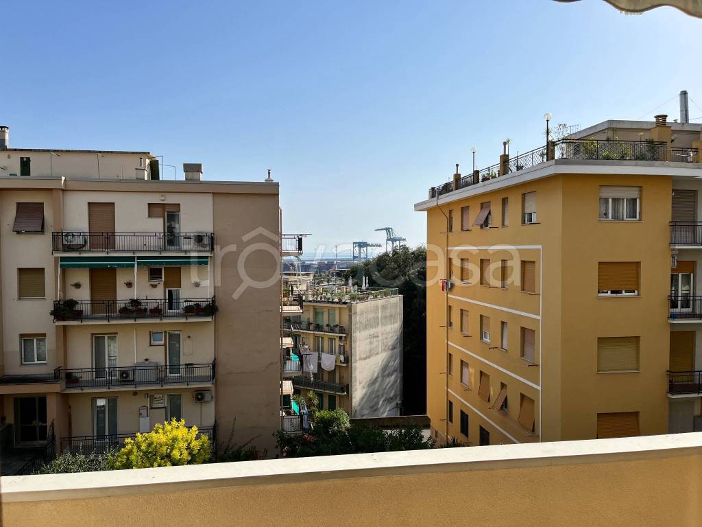 Appartamento in vendita a Genova via Alberto Guglielmotti