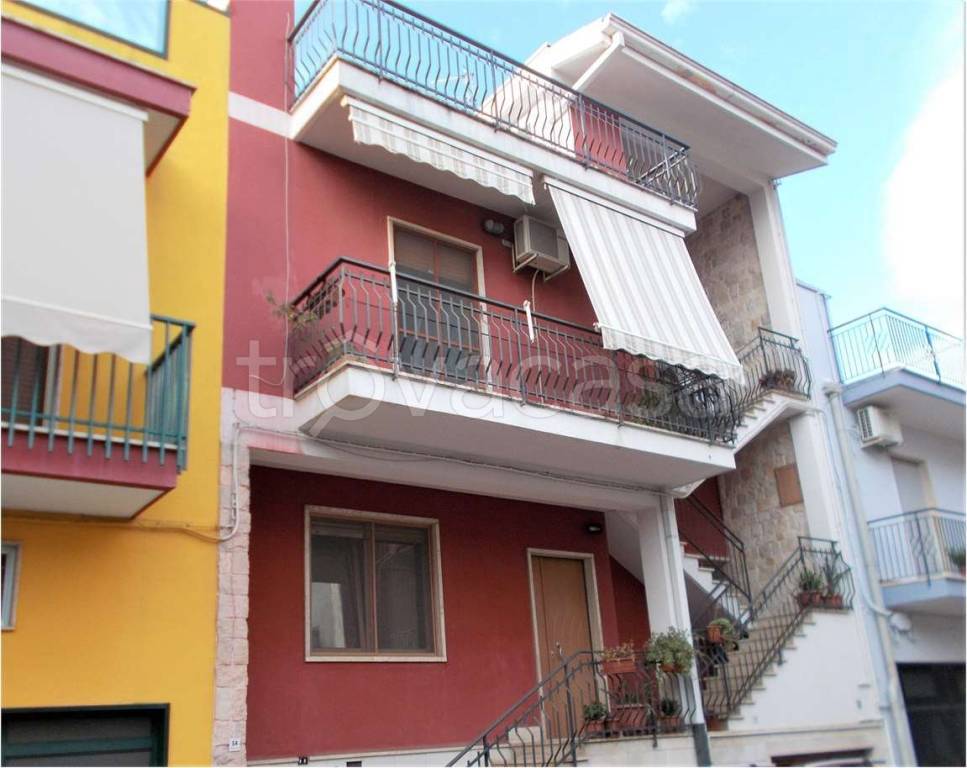 Appartamento in vendita ad Acquaviva delle Fonti via Sebastiano Arturo Luciani, 52