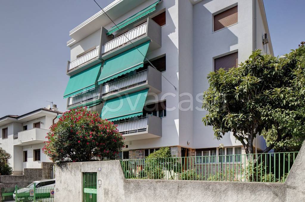 Appartamento in vendita a Trieste via Edmondo De Amicis, 20