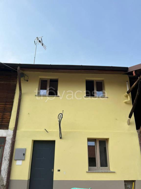 Casa Indipendente in vendita ad Agrate Brianza via Marco d'Agrate
