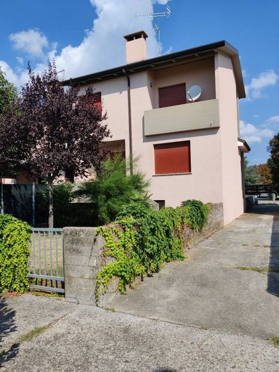 Villa a Schiera in in vendita da privato ad Argenta via Cesare Pavese, 12