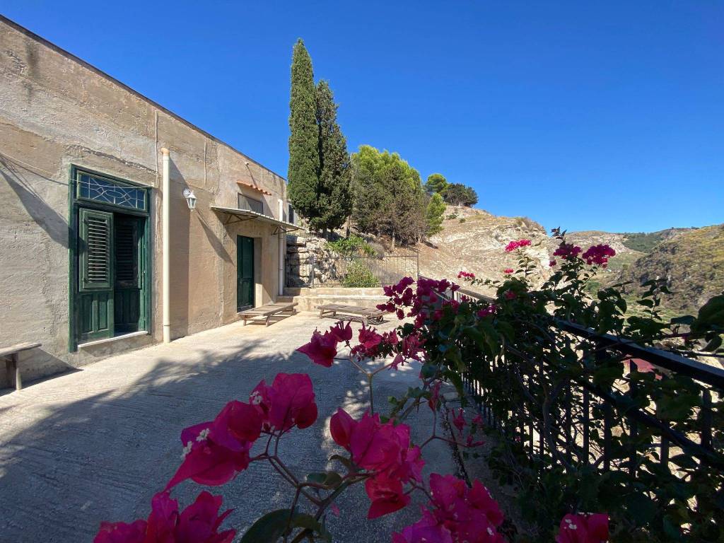 Colonica in in vendita da privato a Montallegro via Cesare Battisti