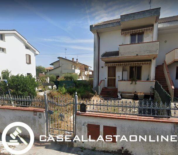 Villa a Schiera all'asta a Fano via Lago di Albano, 25