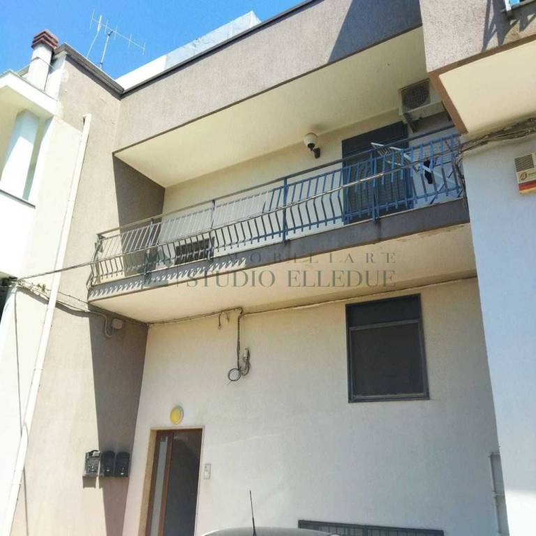 Appartamento in vendita ad Adelfia via f.LLI bandiera, 39