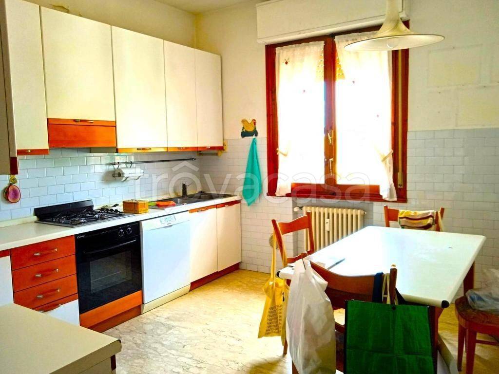 Appartamento in in vendita da privato a Colle di Val d'Elsa piazza Martiri di Montemaggio