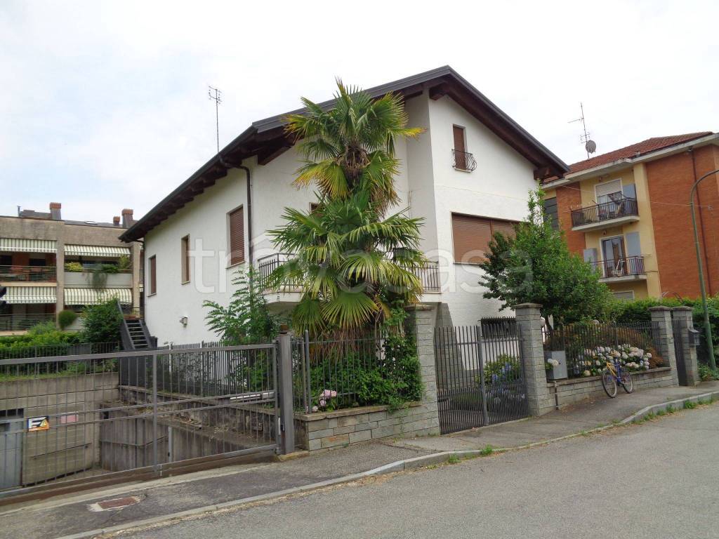 Villa Bifamiliare in in vendita da privato a Pinerolo via Achille Grandi, 12