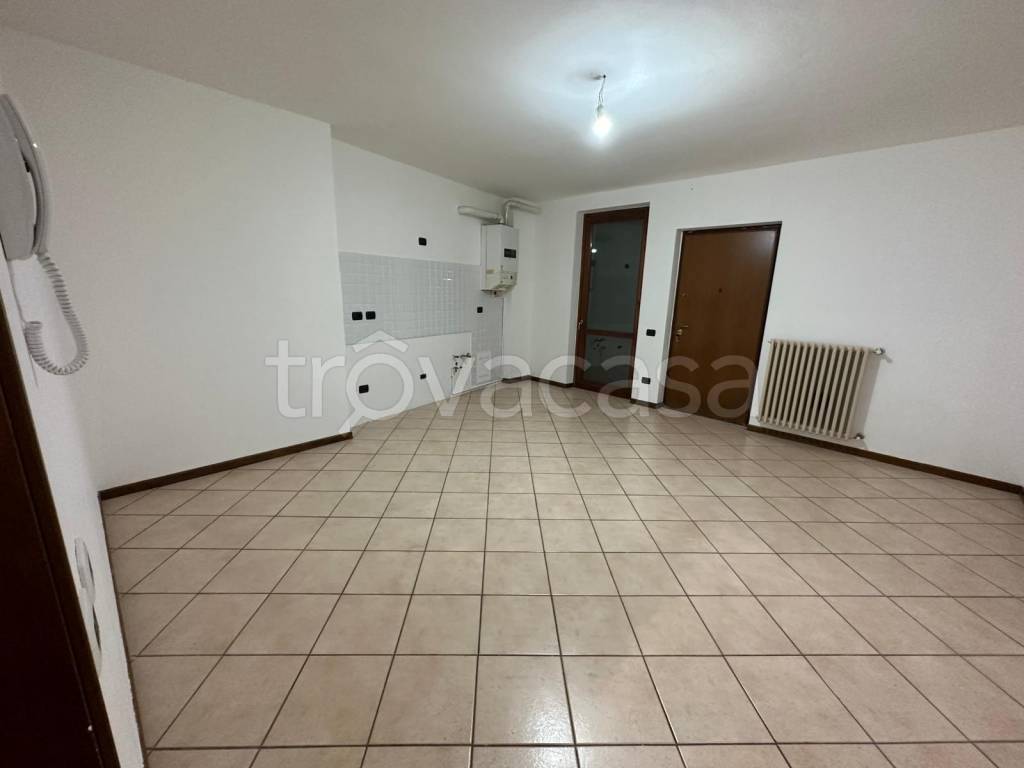 Appartamento in in vendita da privato a Romano di Lombardia via Patrioti Romanesi