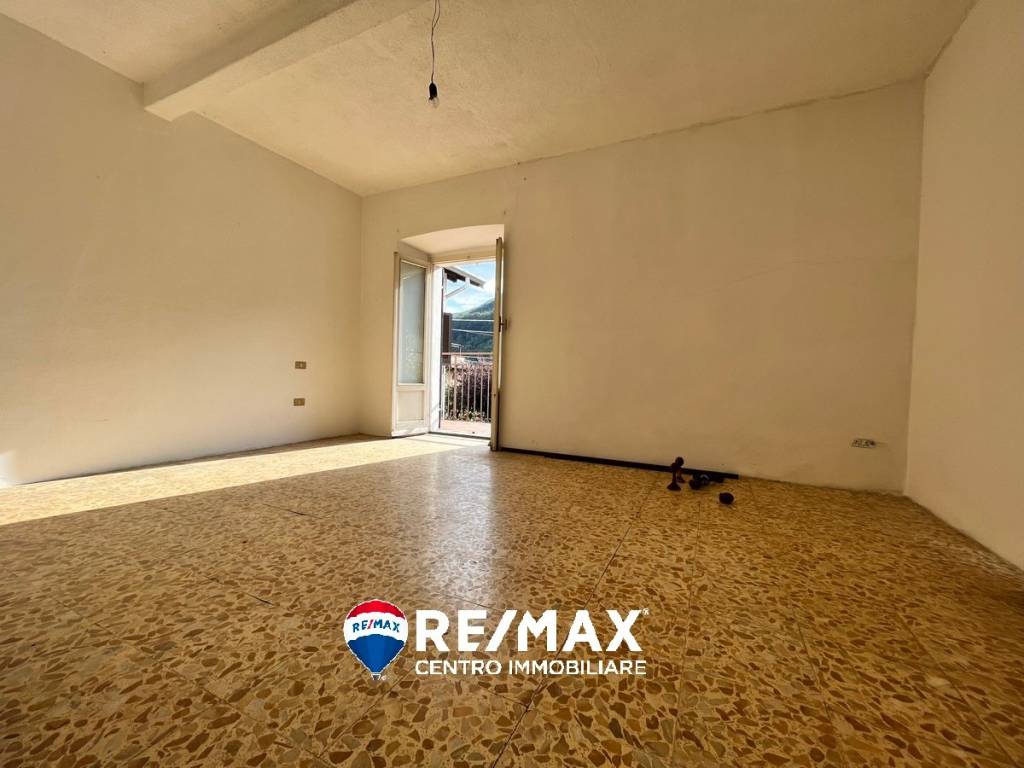 Villa Bifamiliare in vendita a Besano via Ippolito Volpi