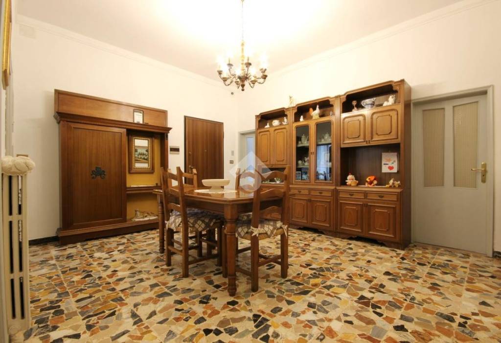 Appartamento in vendita a Prato via Arno