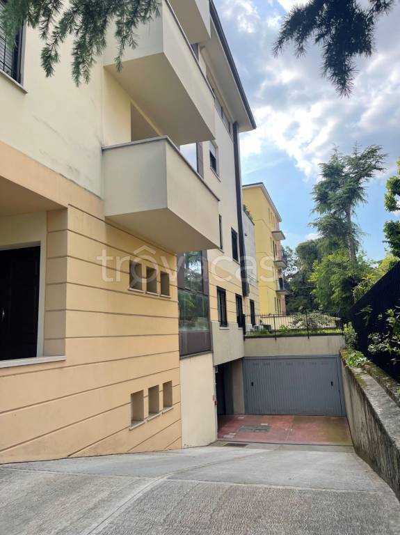 Appartamento in vendita a Bologna via Siepelunga