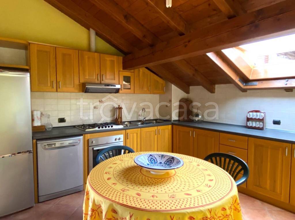 Mansarda in vendita a Ghiffa corso Dante Alighieri, 286