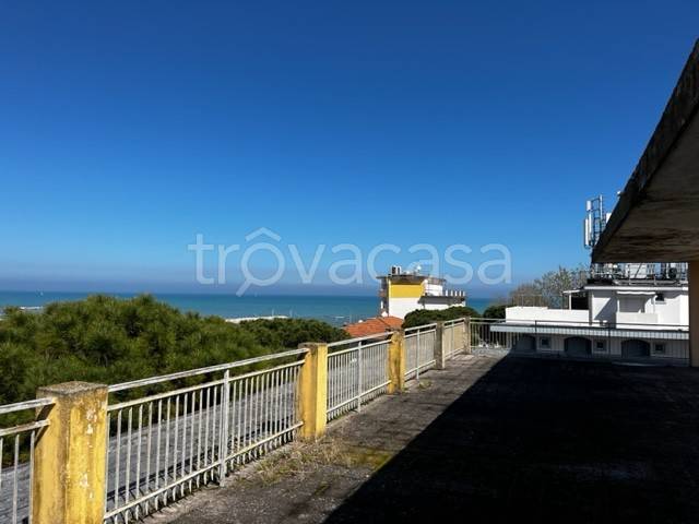 Intero Stabile in vendita a Rimini viale Alfredo Cappellini, 14