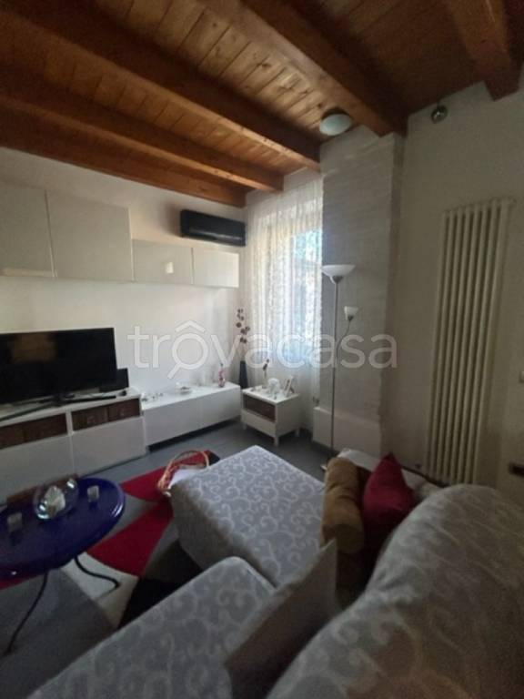 Casa Indipendente in vendita a Rodigo via Giovanni Arrivabene