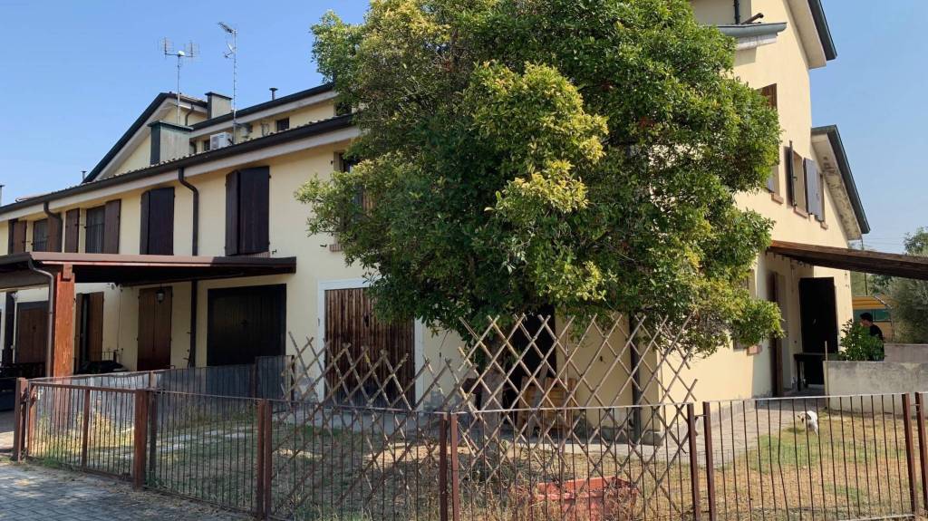 Casa Indipendente in vendita a San Secondo Parmense località Castell'aicardi-strada dell'Isola, 10 Foto-3