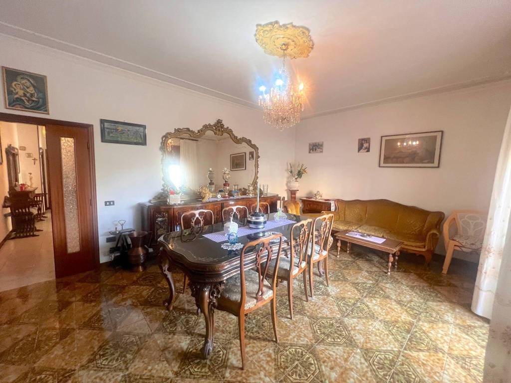 Appartamento in vendita a Prato via Isarco