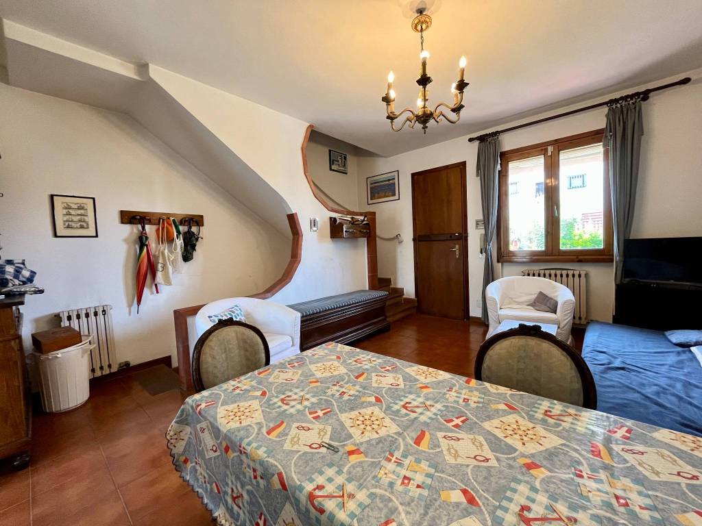 Villa a Schiera in vendita a Montignoso via Giacomo Matteotti, 5