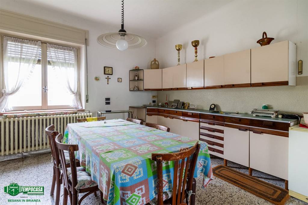 Casa Indipendente in vendita a Besana in Brianza via Don Francesco Manzoni, 24