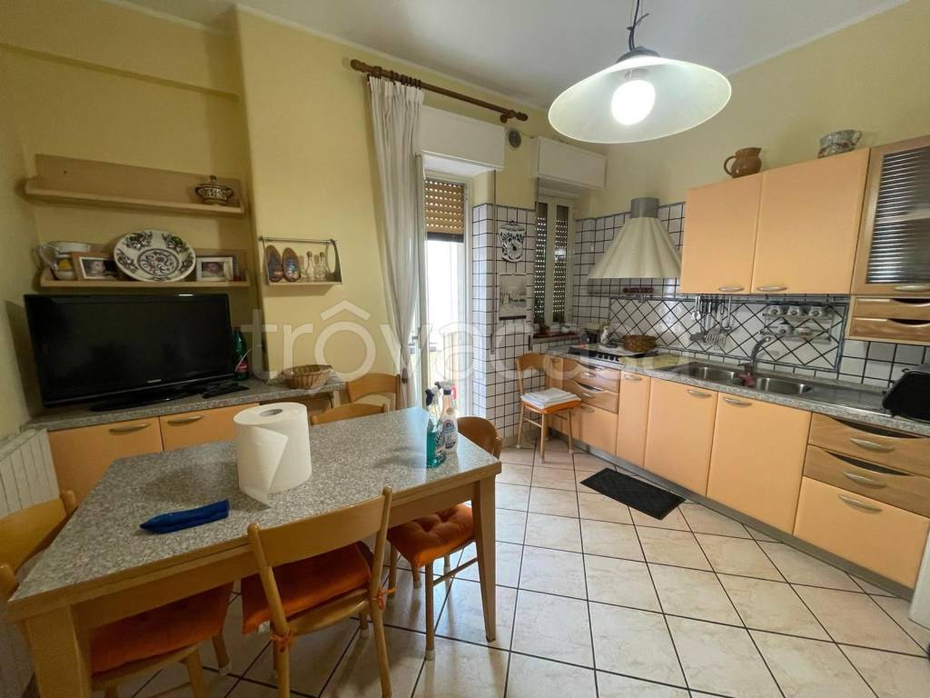 Appartamento in vendita ad Acireale via Grassi Bertazzi