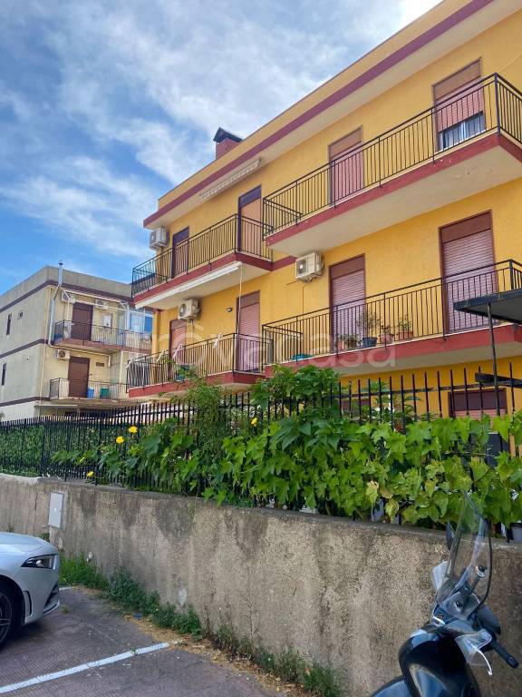 Intero Stabile in vendita a Santa Lucia del Mela via Pattina