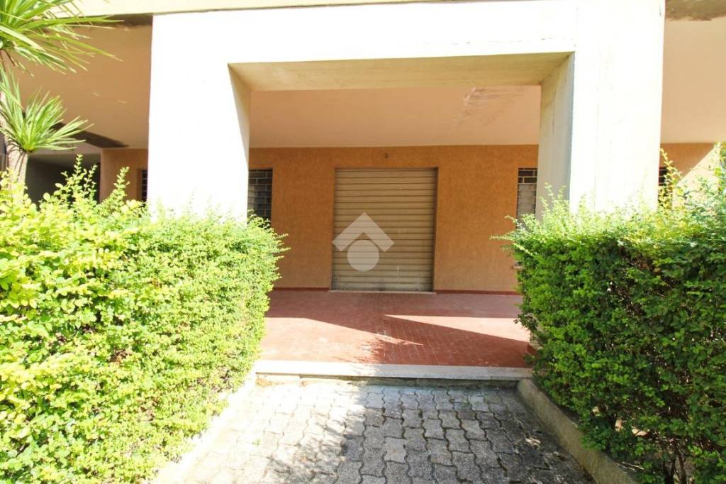 Appartamento in vendita a Roseto degli Abruzzi viale America, 19