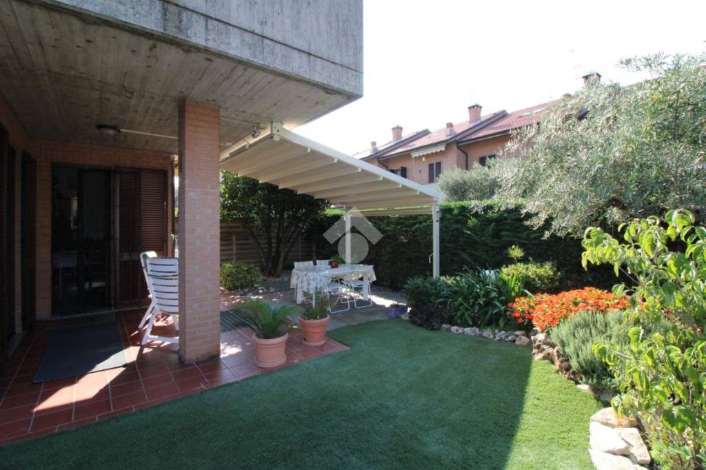 Villa Bifamiliare in vendita ad Arcore via Pietro Mascagni