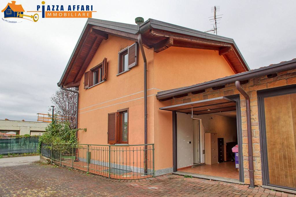 Villa in vendita a Lavena Ponte Tresa via Vigonago, 4