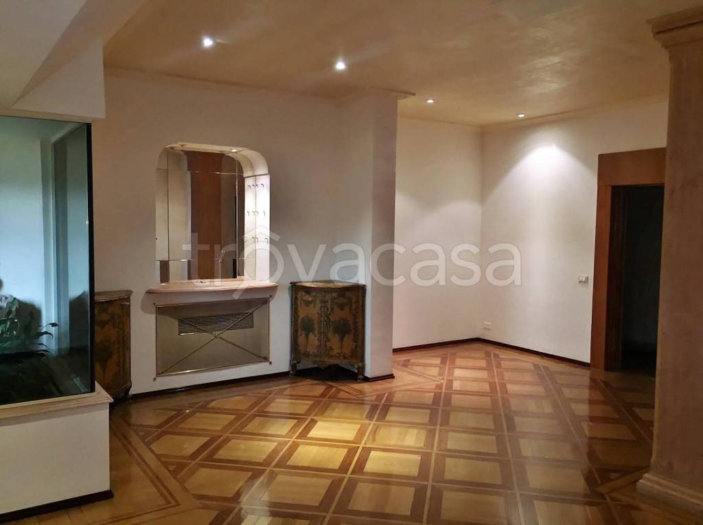 Appartamento in vendita a Palermo via Ausonia, 47