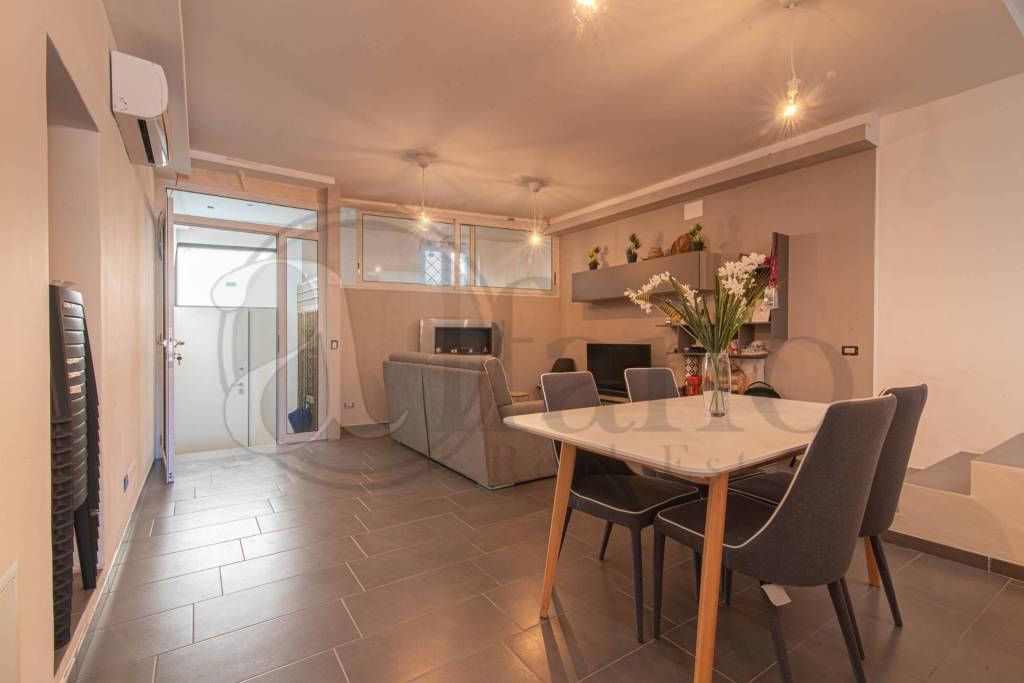 Intero Stabile in vendita a Priverno via Mentana